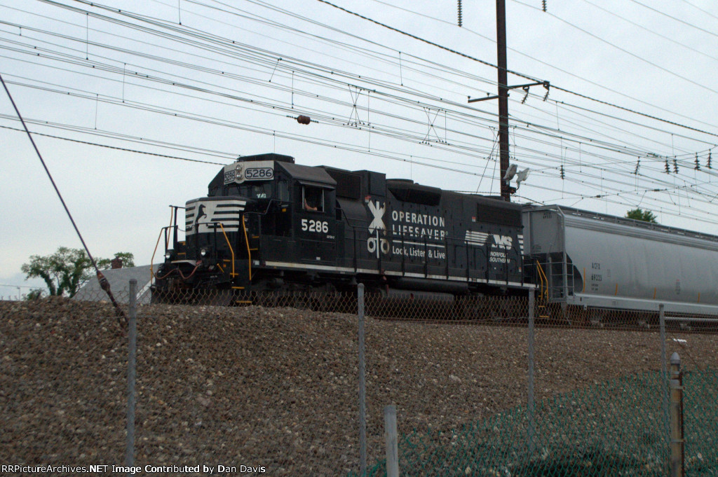 NS GP38-2 5286 bringing up the rear on WPBS-02